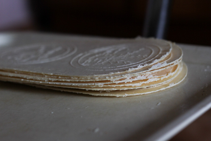 Vianočné oplátky: making Christmas wafers - Almost Bananas